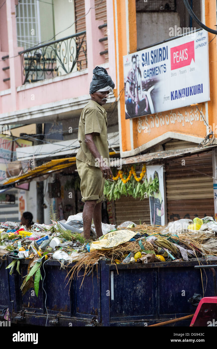 Litter street hi-res stock photography and images - Alamy