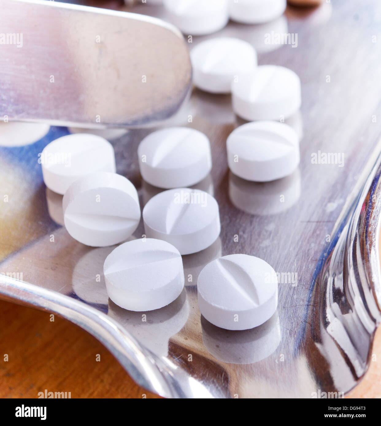 Close up of Counting tablets medical pills on stainless steel tray ...