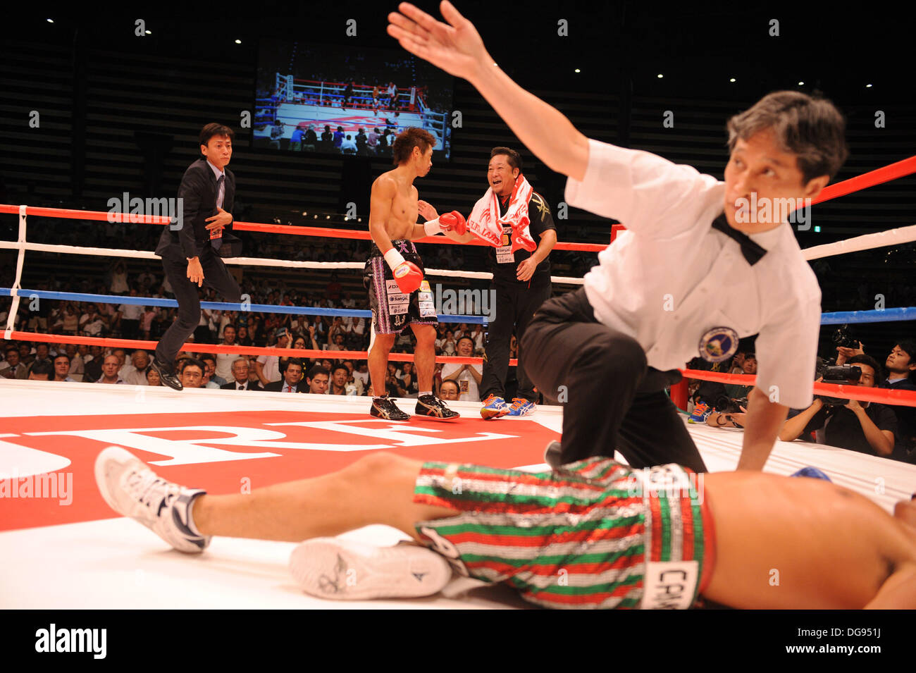 Tokyo, Japan. 12th Aug, 2012. Hozumi Hasegawa (JPN), Masato Yamashita Boxing : Hozumi Hasegawa ...
