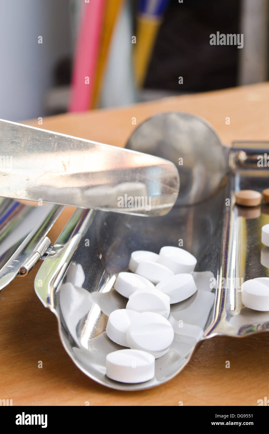 Pharmacy pill counting tray hi-res stock photography and images - Alamy