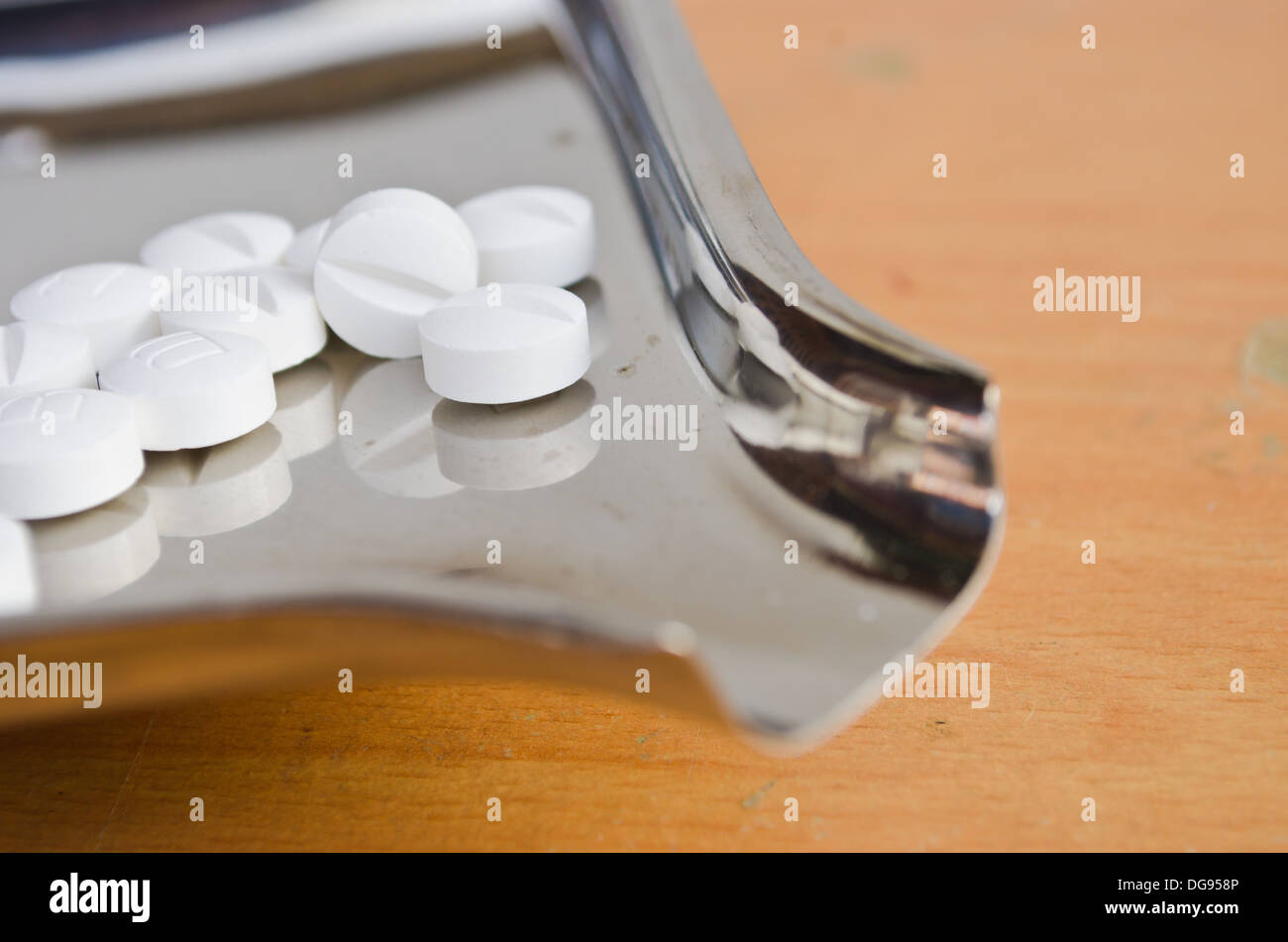Pharmacy pill counting tray hi-res stock photography and images - Alamy