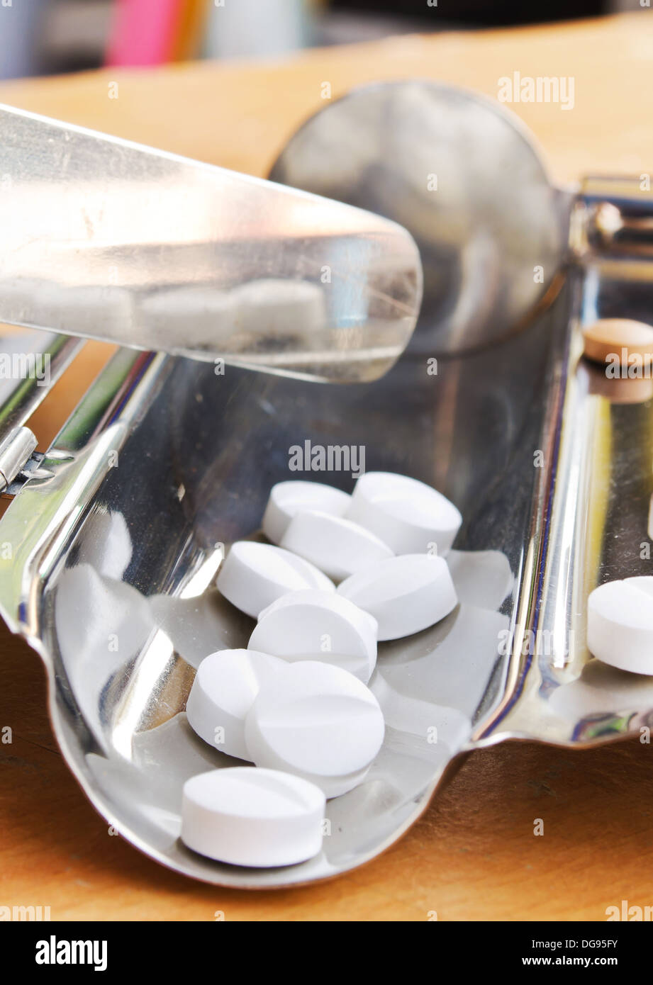 Close up of Counting tablets medical pills on stainless steel tray ...