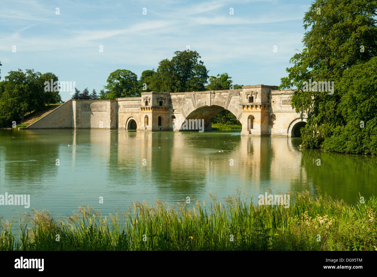 Vanbrugh's Grand Bridge, Blenheim Palace, Woodstock, Oxfordshire ...