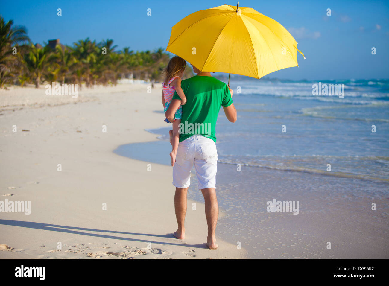 Man hiding from the sun hi-res stock photography and images - Alamy