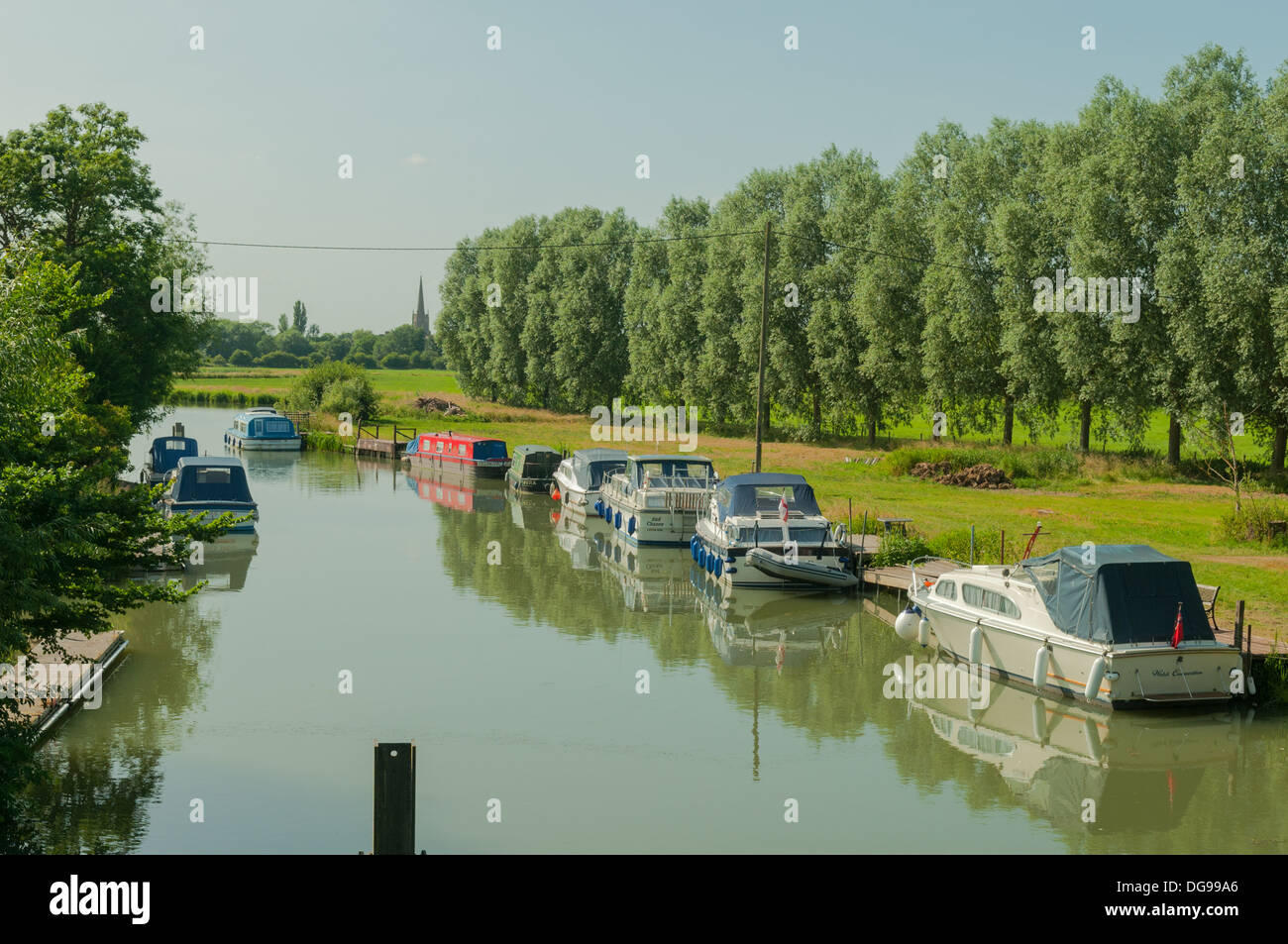 River Thames, Lechlade, Gloucestershire, England Stock Photo - Alamy