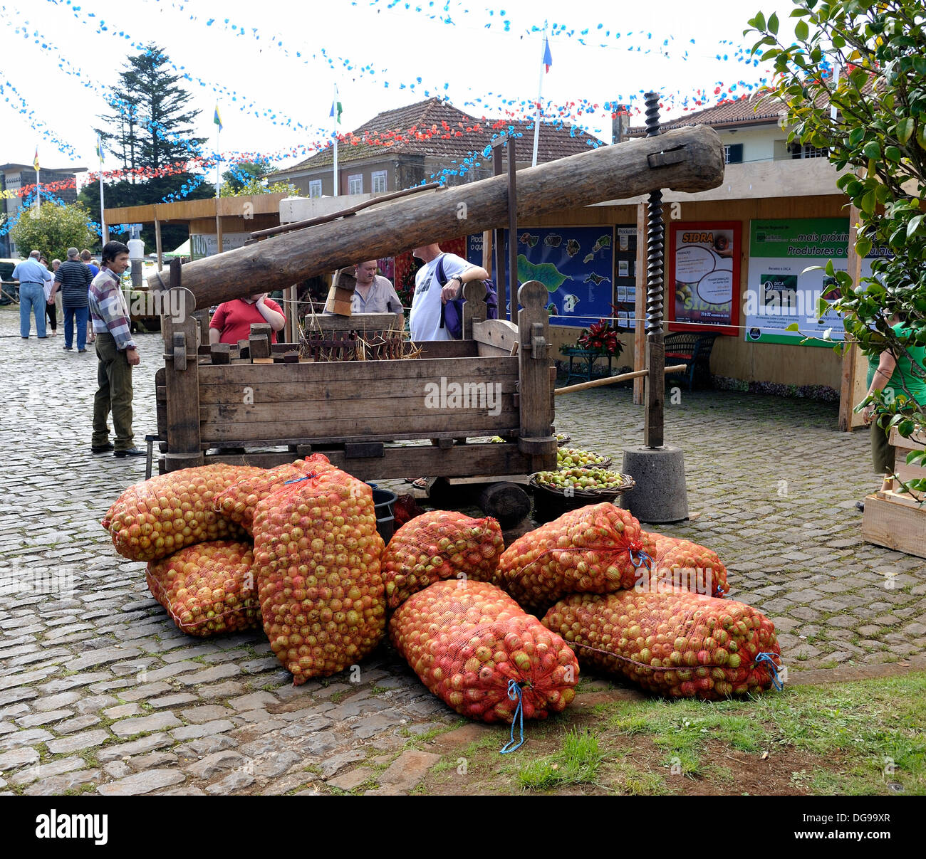 Cider press hi-res stock photography and images - Alamy