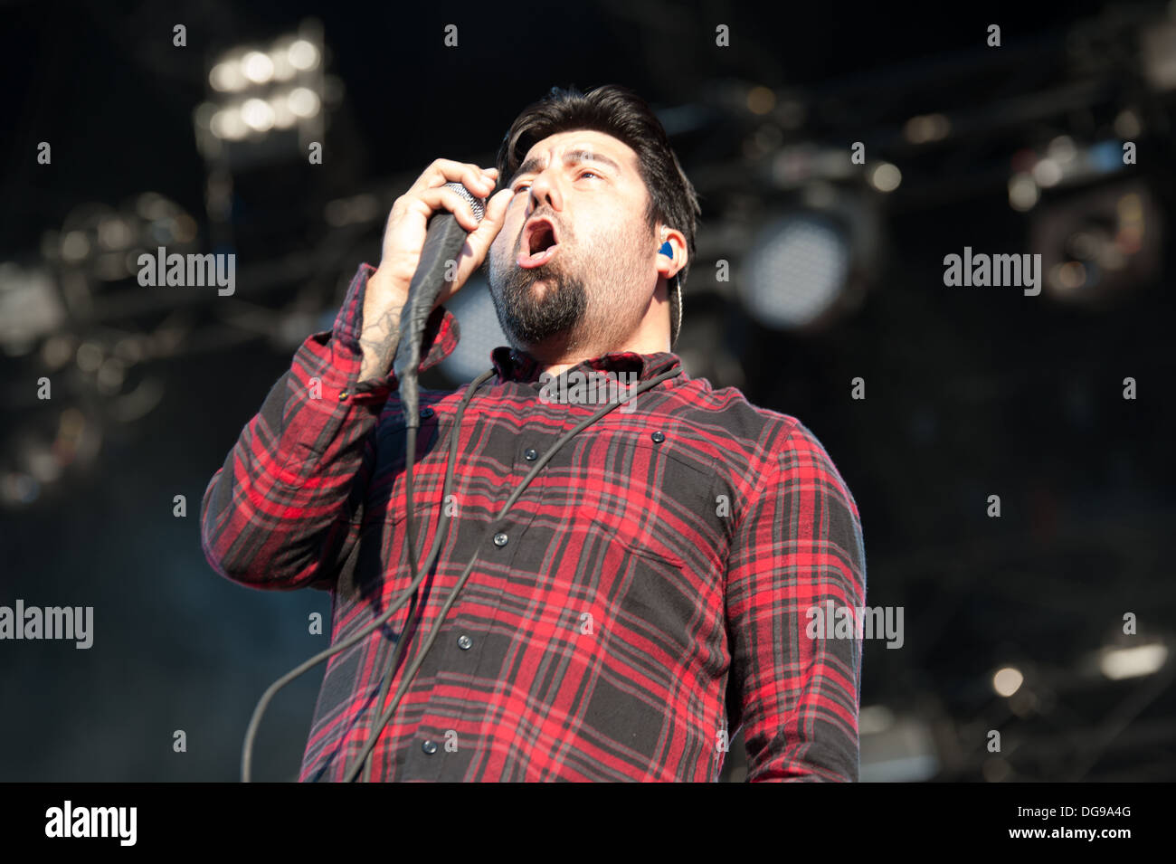 Lead Singer Of The Band The Deftones Stock Photos & Lead Singer Of The ...