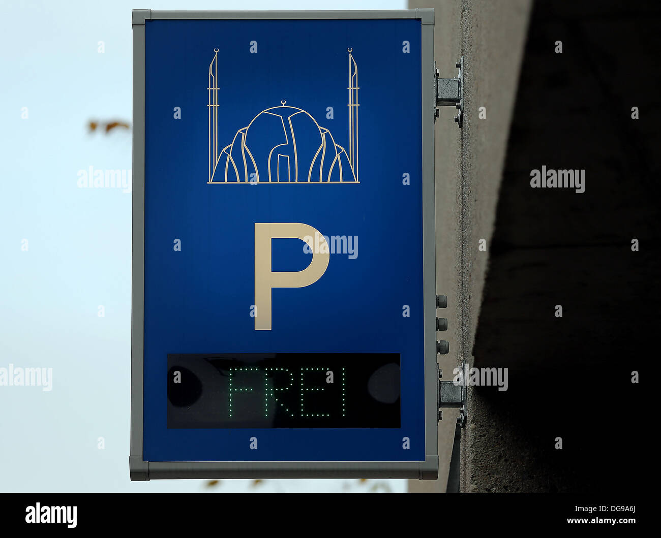 Cologne, Germany. 16th Oct, 2013. A parking sign is seen in front of ...