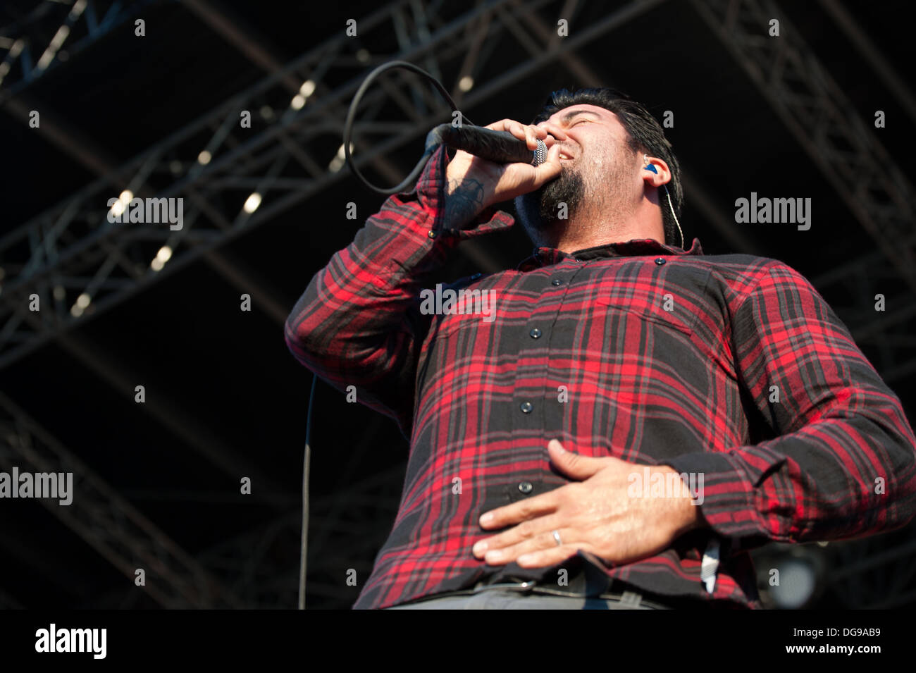 Lead Singer Of The Band The Deftones Stock Photos & Lead Singer Of The ...