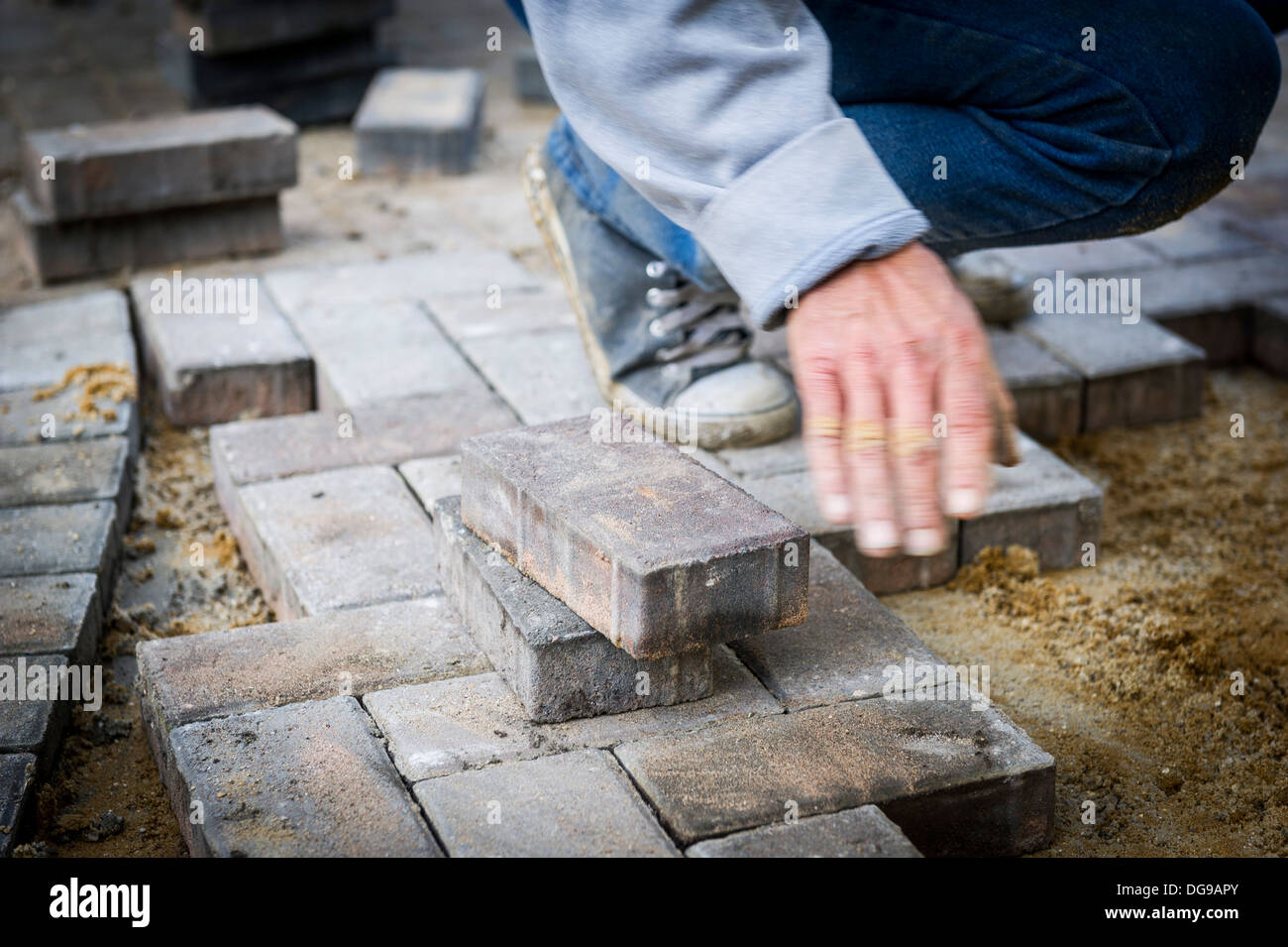 Block paver laying pathway hi-res stock photography and images - Alamy