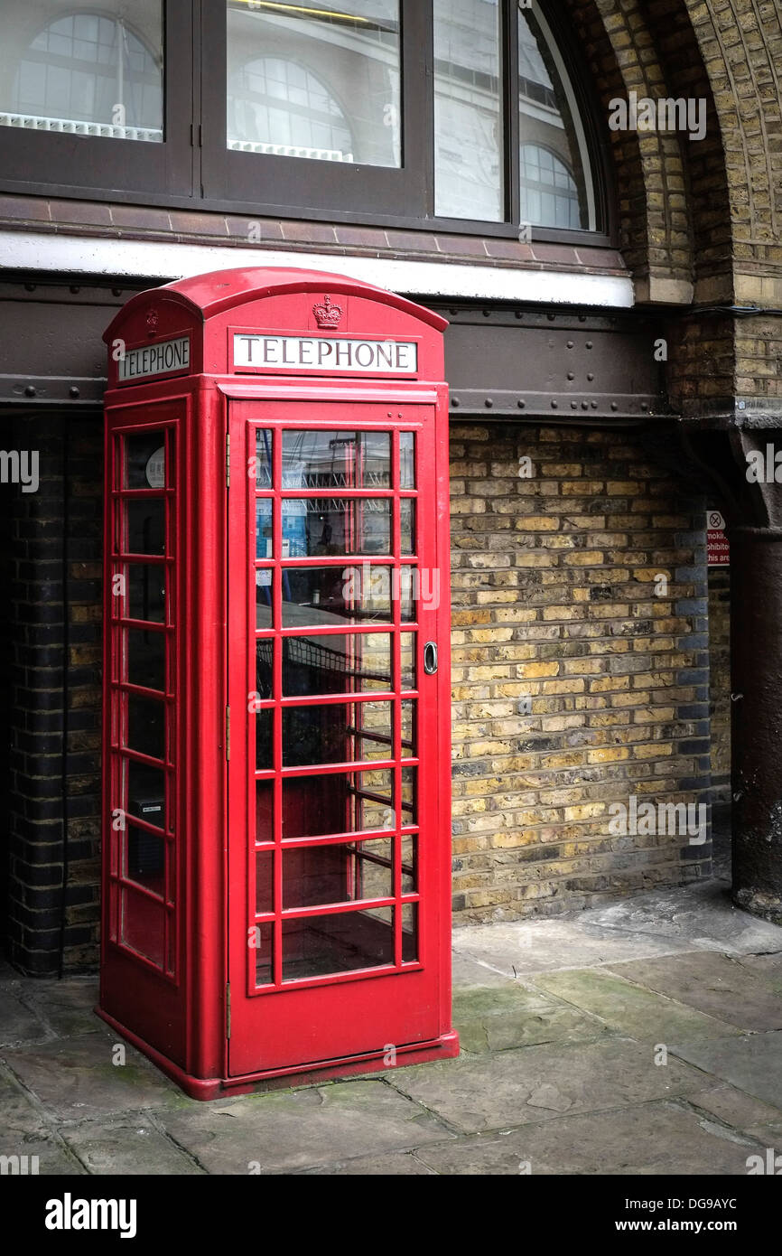 A traditional red telephone box Stock Photo - Alamy
