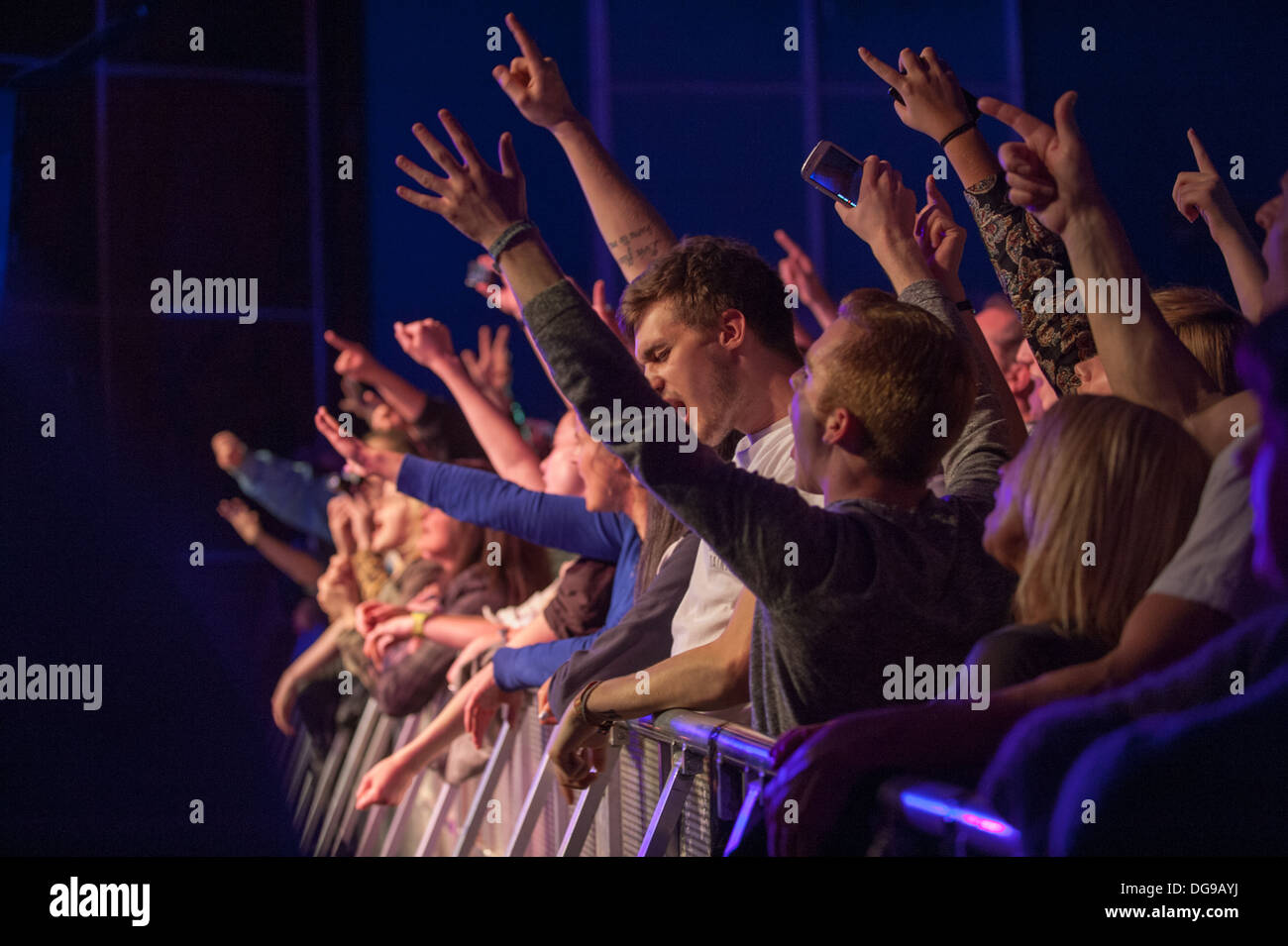 Audience concert hall kids hi-res stock photography and images - Alamy