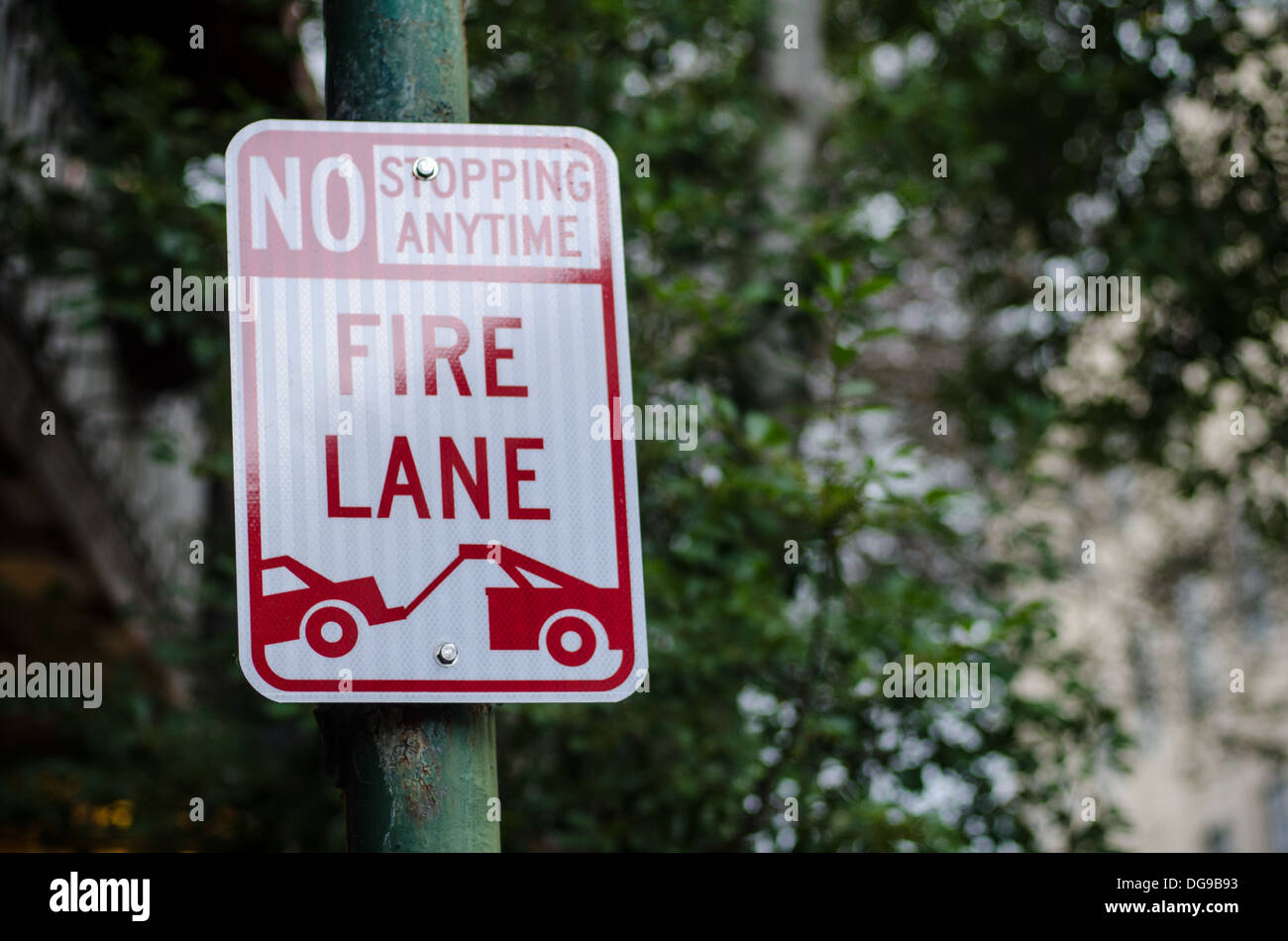 No parking, fire lane sign on the street Stock Photo - Alamy