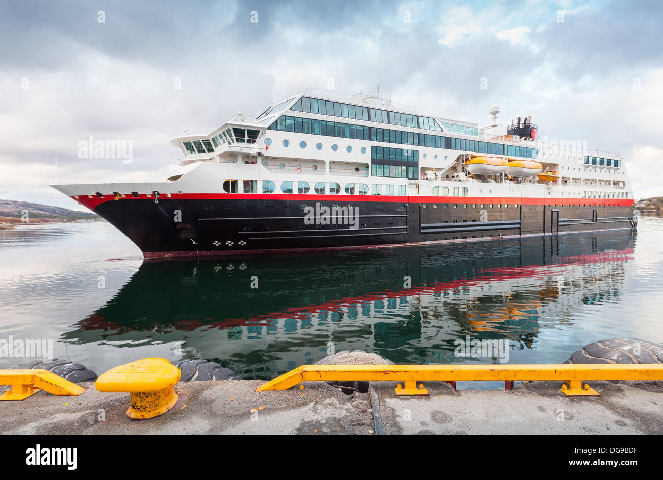 Modern passenger terminal hi-res stock photography and images - Alamy