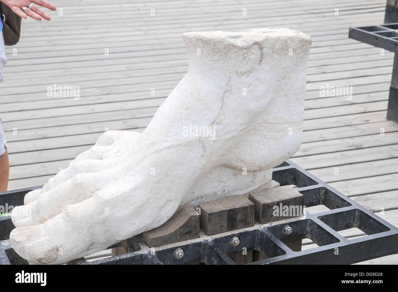 Ancient marble feet hi-res stock photography and images - Alamy