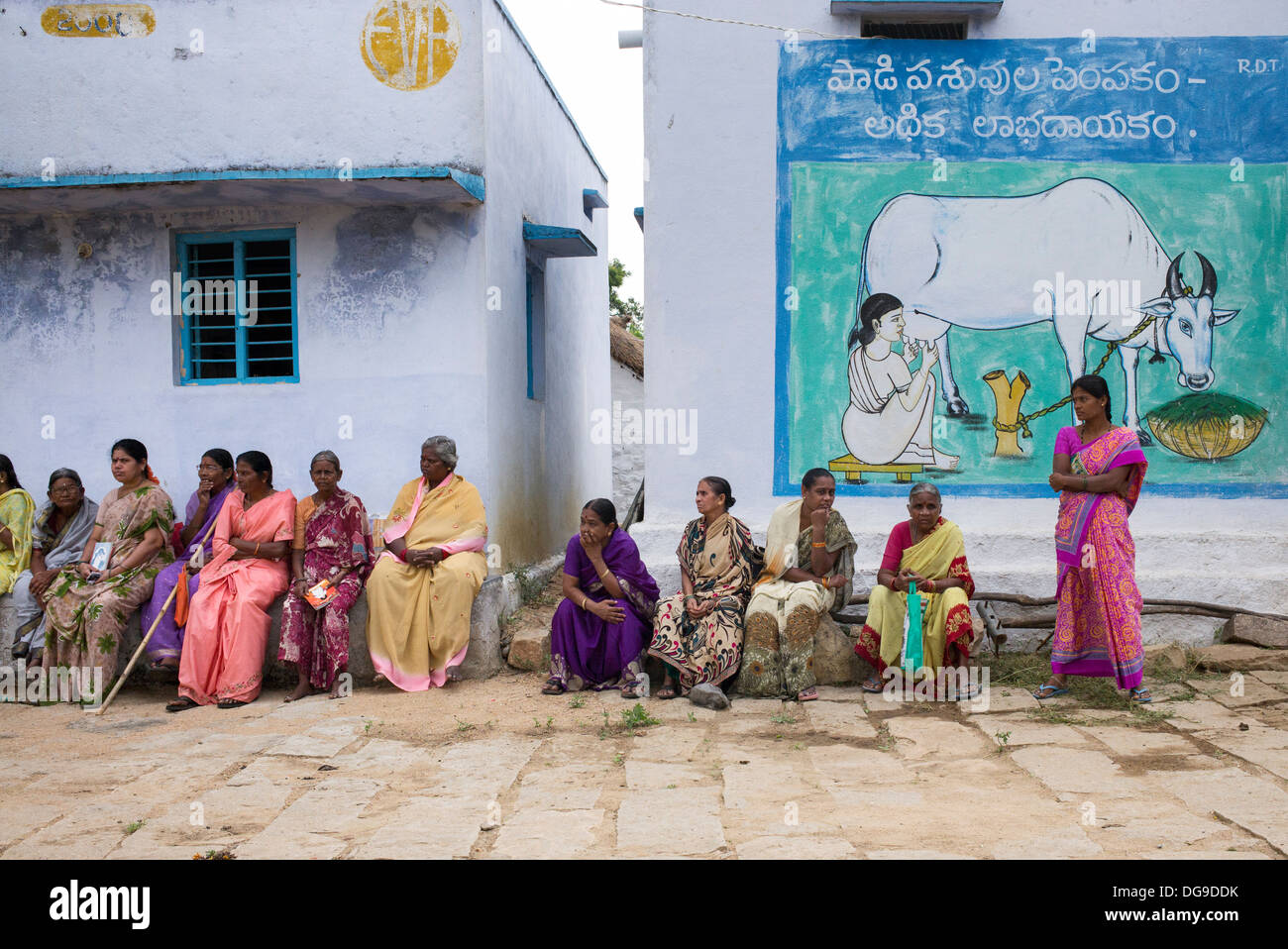 Patients queue hospital india hi-res stock photography and images - Alamy