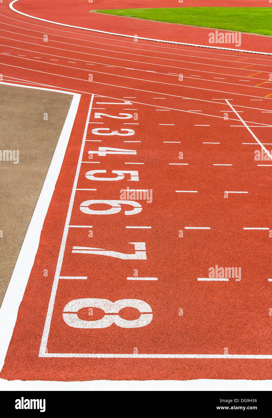 Start running track Stock Photo - Alamy