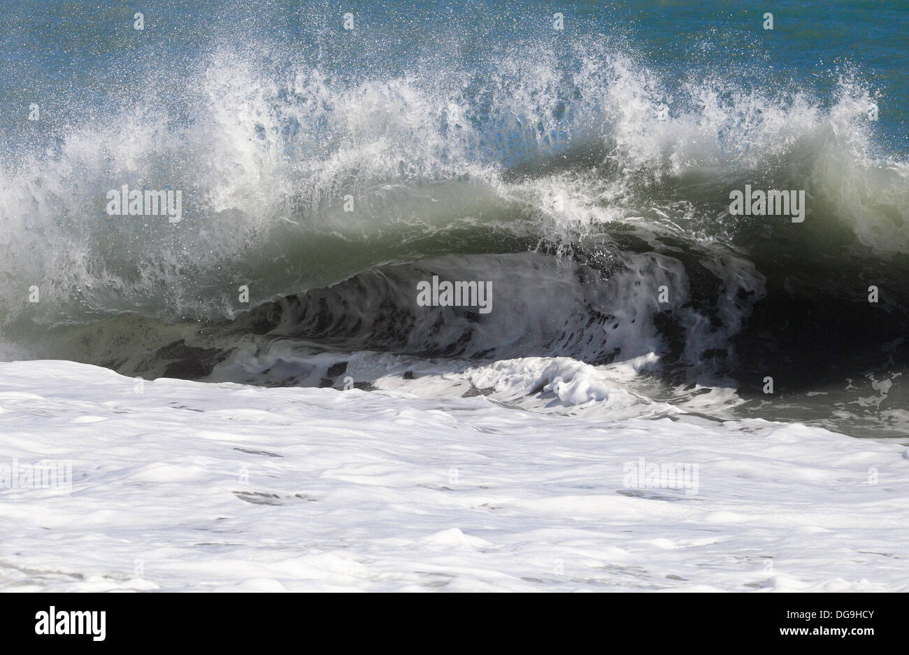Wave frozen movement hi-res stock photography and images - Alamy