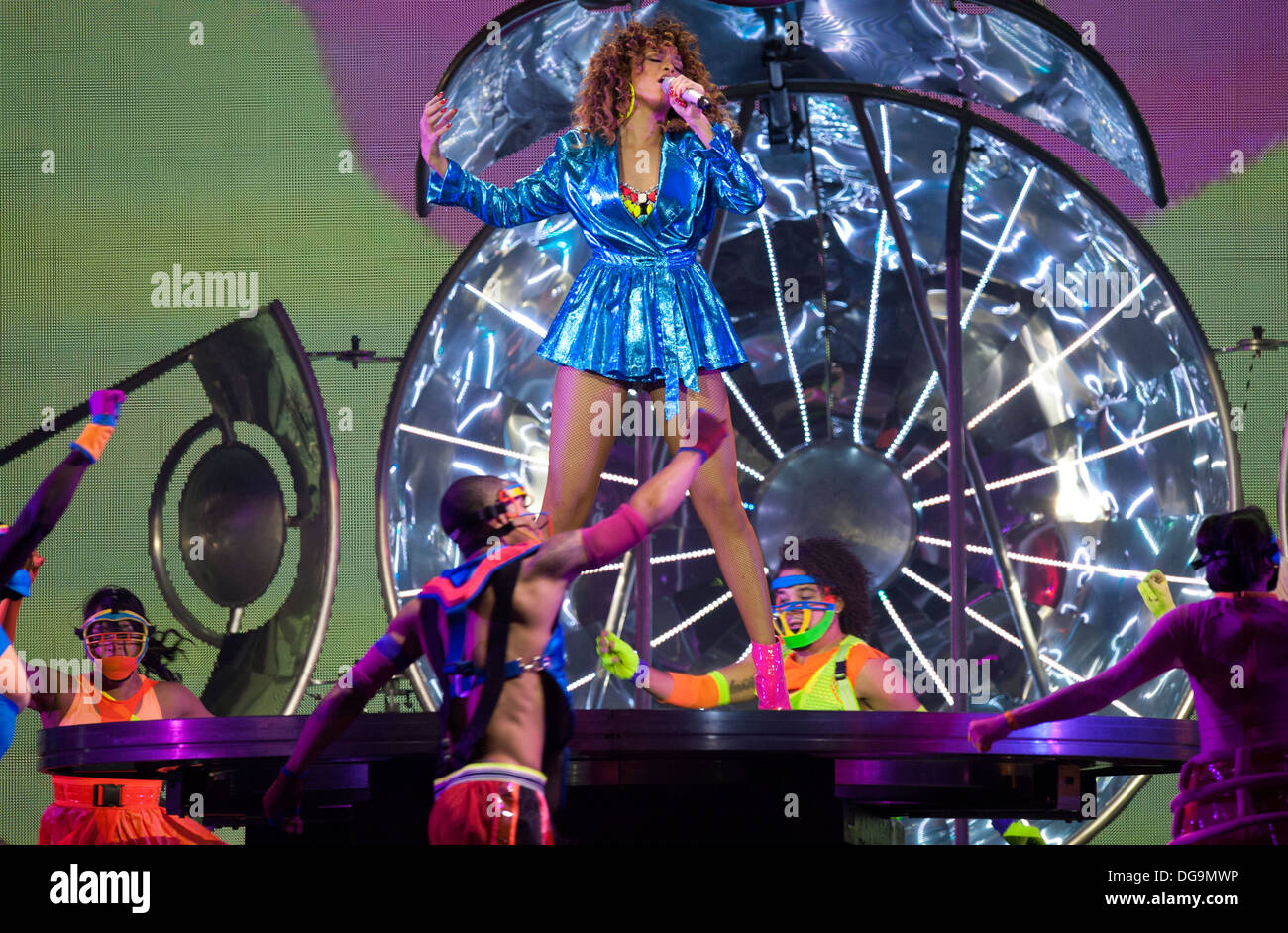 Rihanna concert hi-res stock photography and images - Alamy