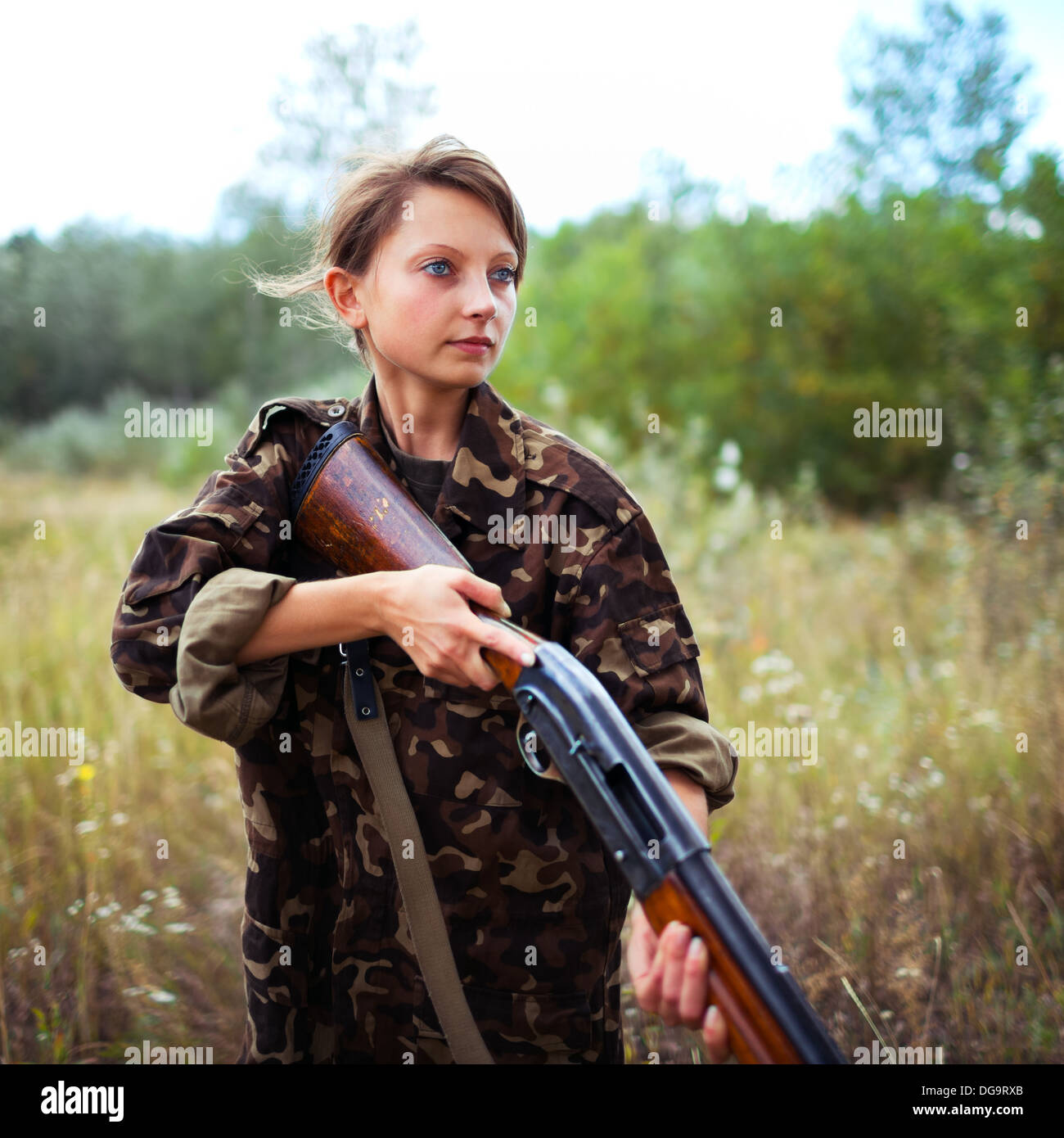 Young beautiful girl with a shotgun in an outdoor Stock Photo - Alamy