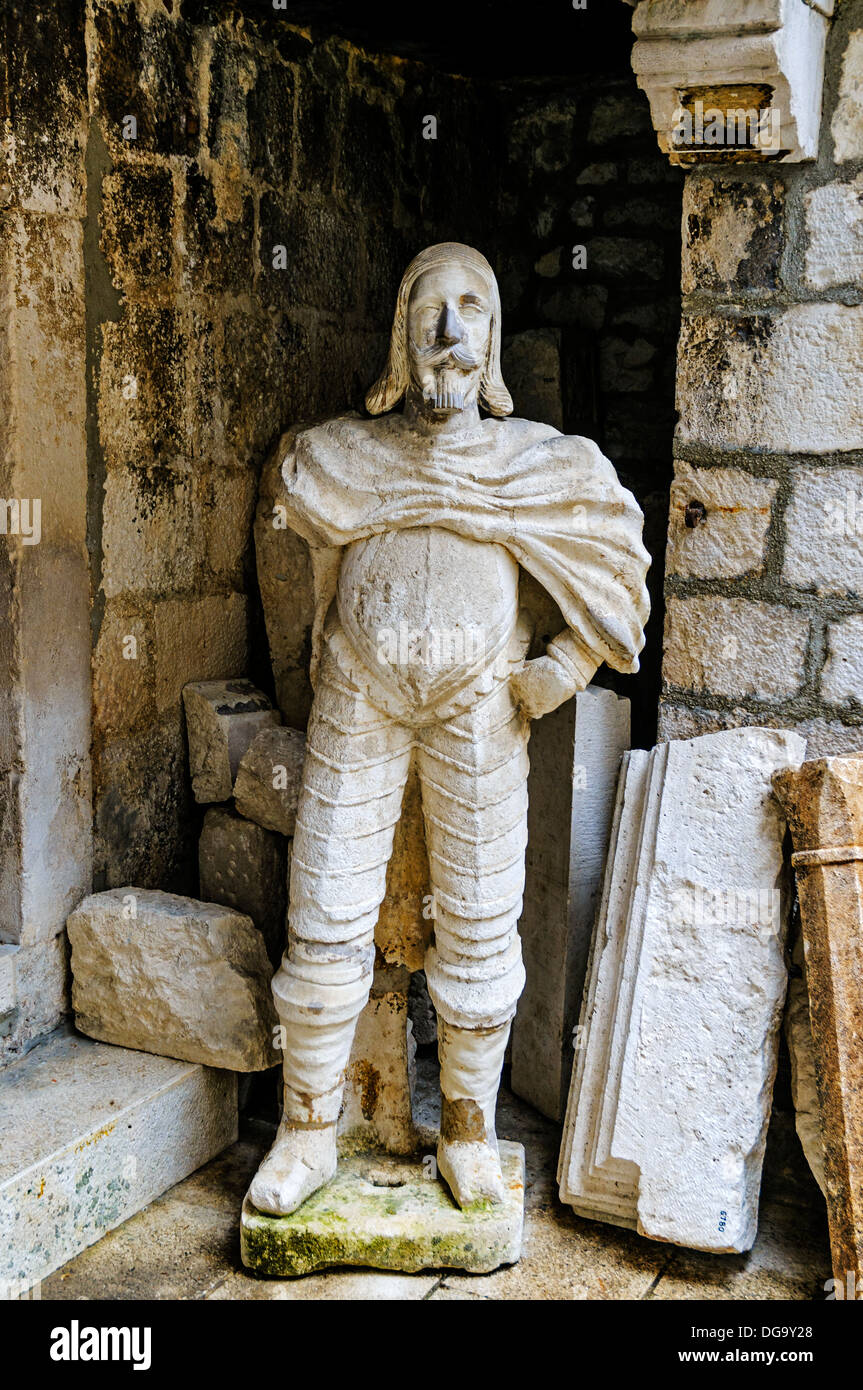 Sculpture medieval palace hi-res stock photography and images - Alamy