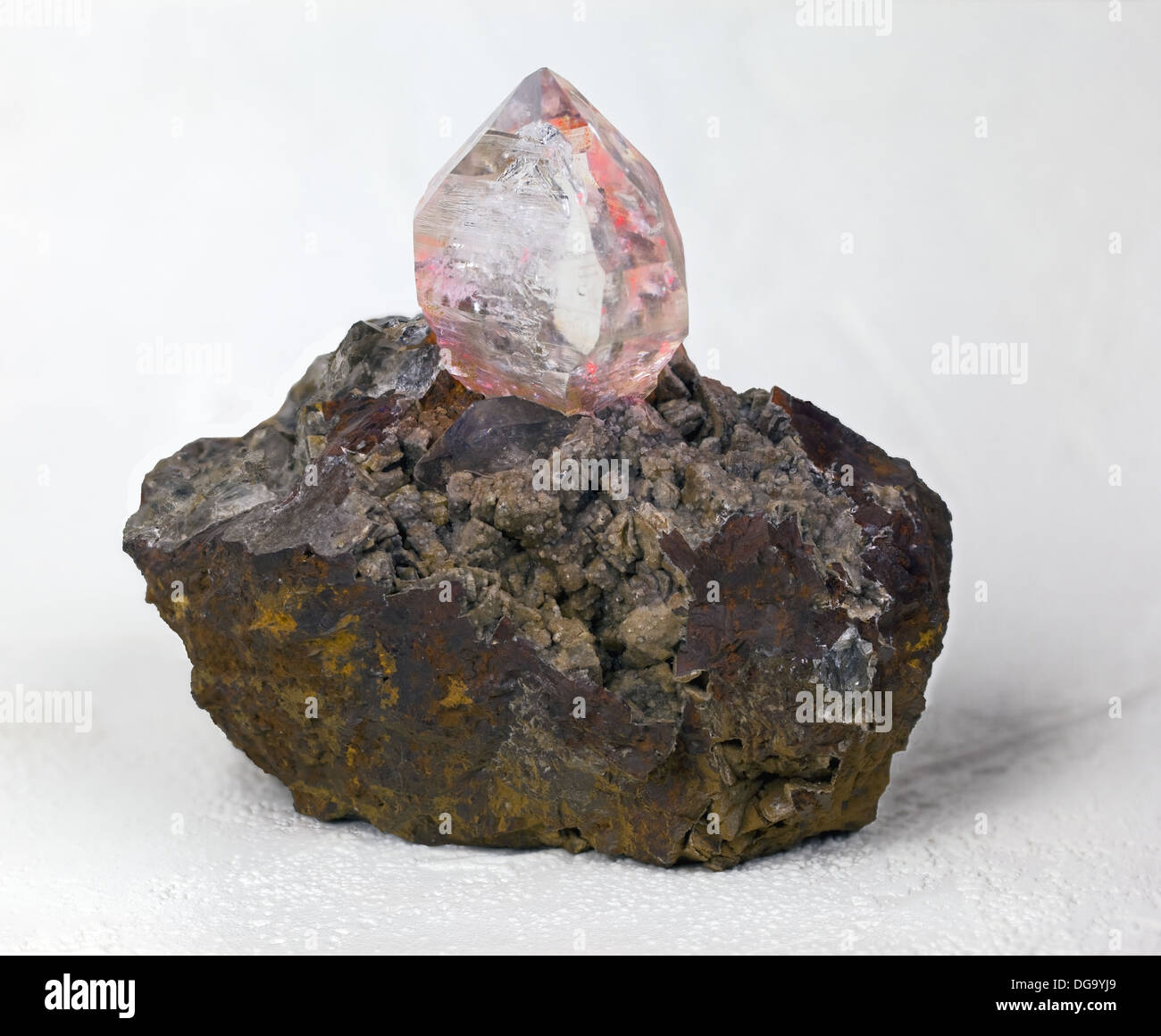 Quartz crystal hi-res stock photography and images - Alamy