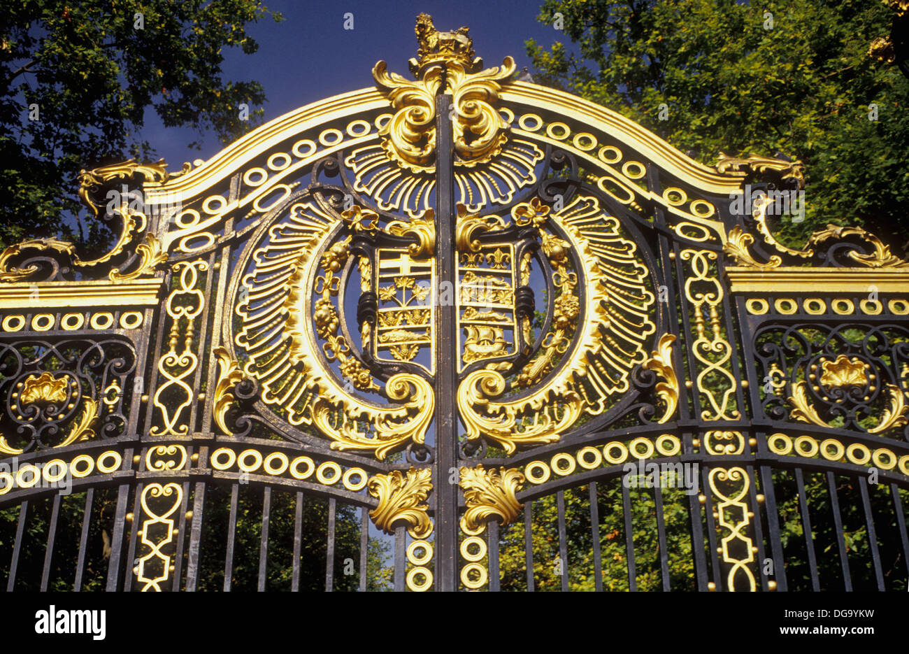 Canada Gate, entrance to Green Park. London. England Stock Photo - Alamy