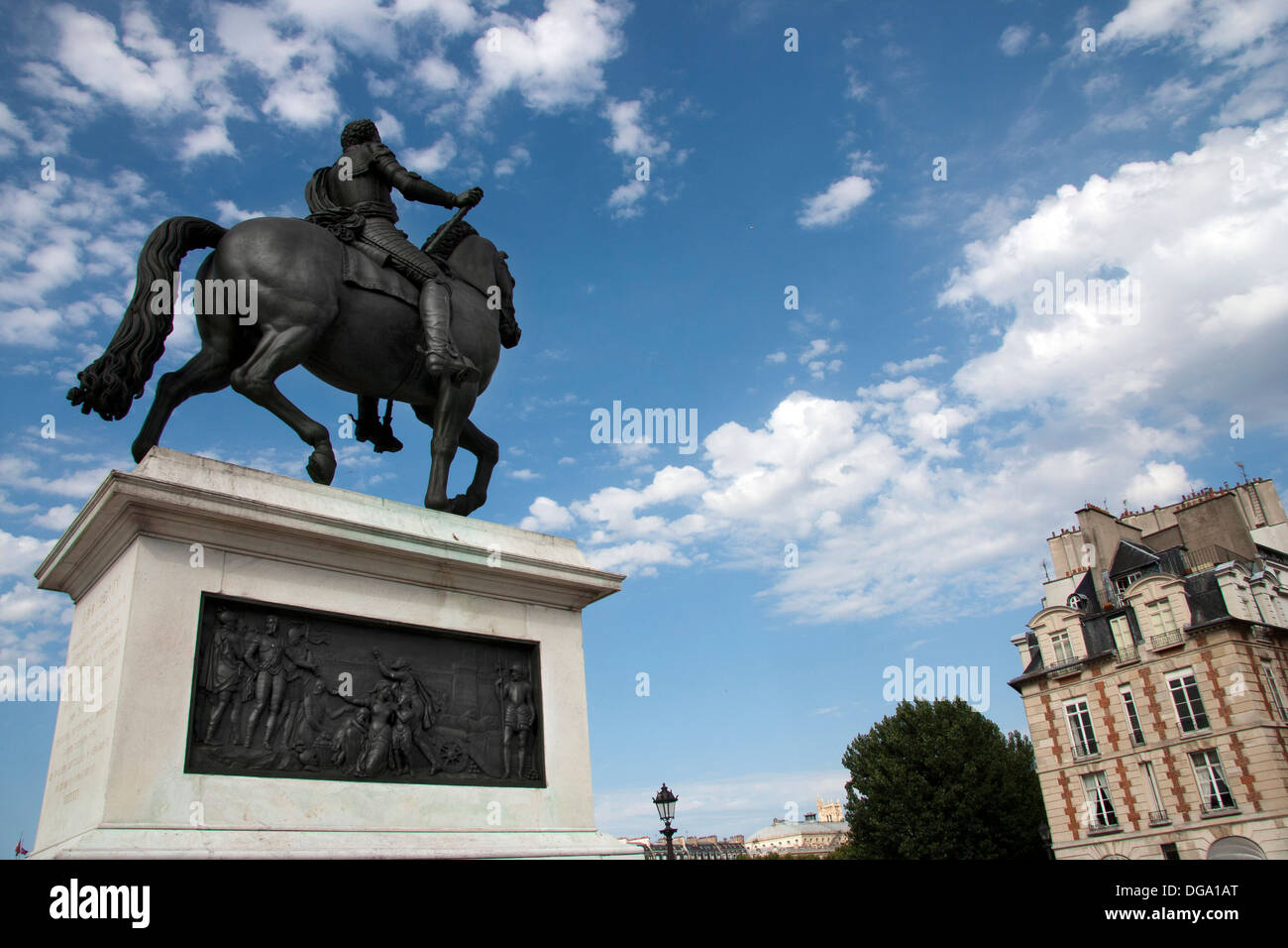 Henri iv equestrian statue monument hi-res stock photography and images ...