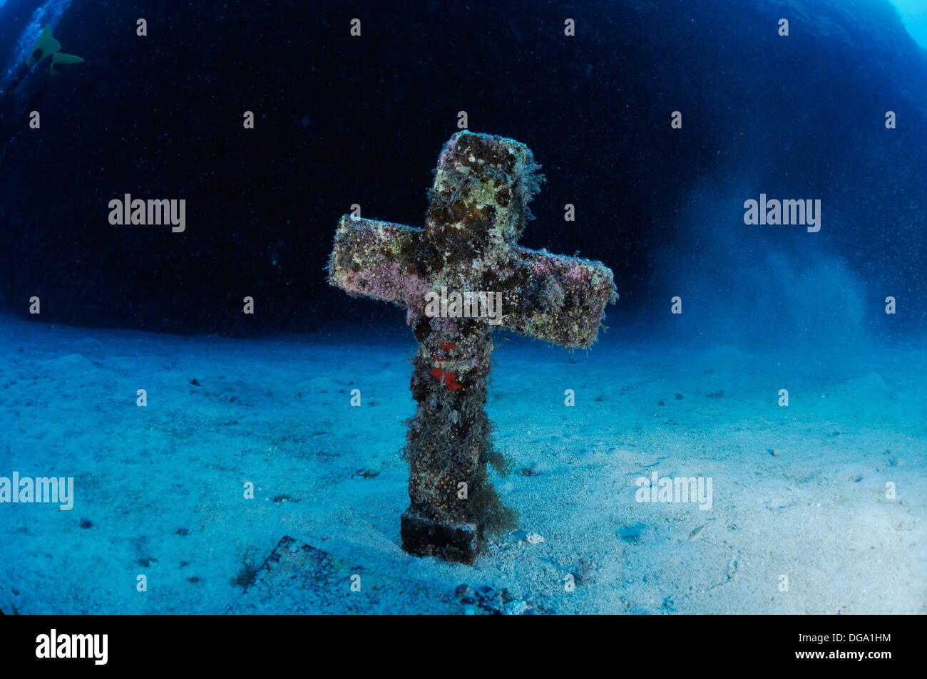 Cross underwater hi-res stock photography and images - Alamy