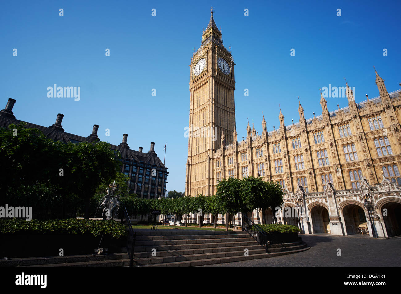 New Palace Yard, Big Ben, and the Elizabeth Tower, Houses of Parliament ...