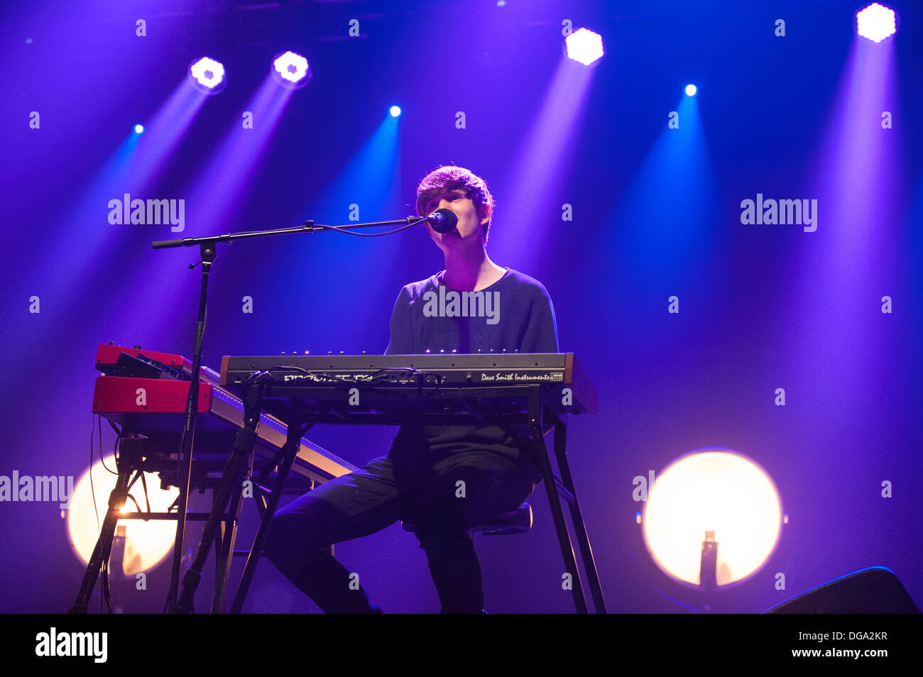 James blake sing hi-res stock photography and images - Alamy