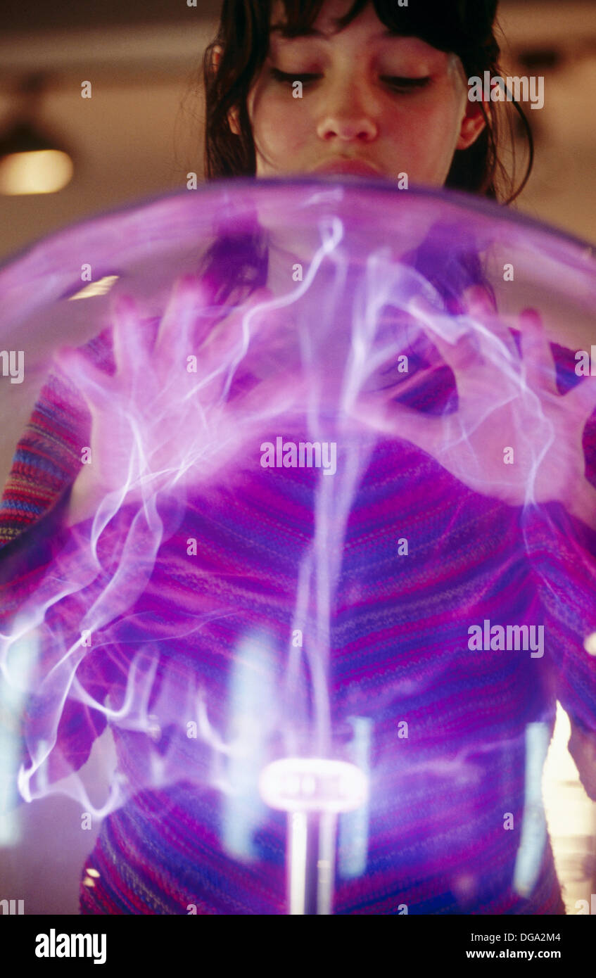 Static electricity experiment hi-res stock photography and images - Alamy