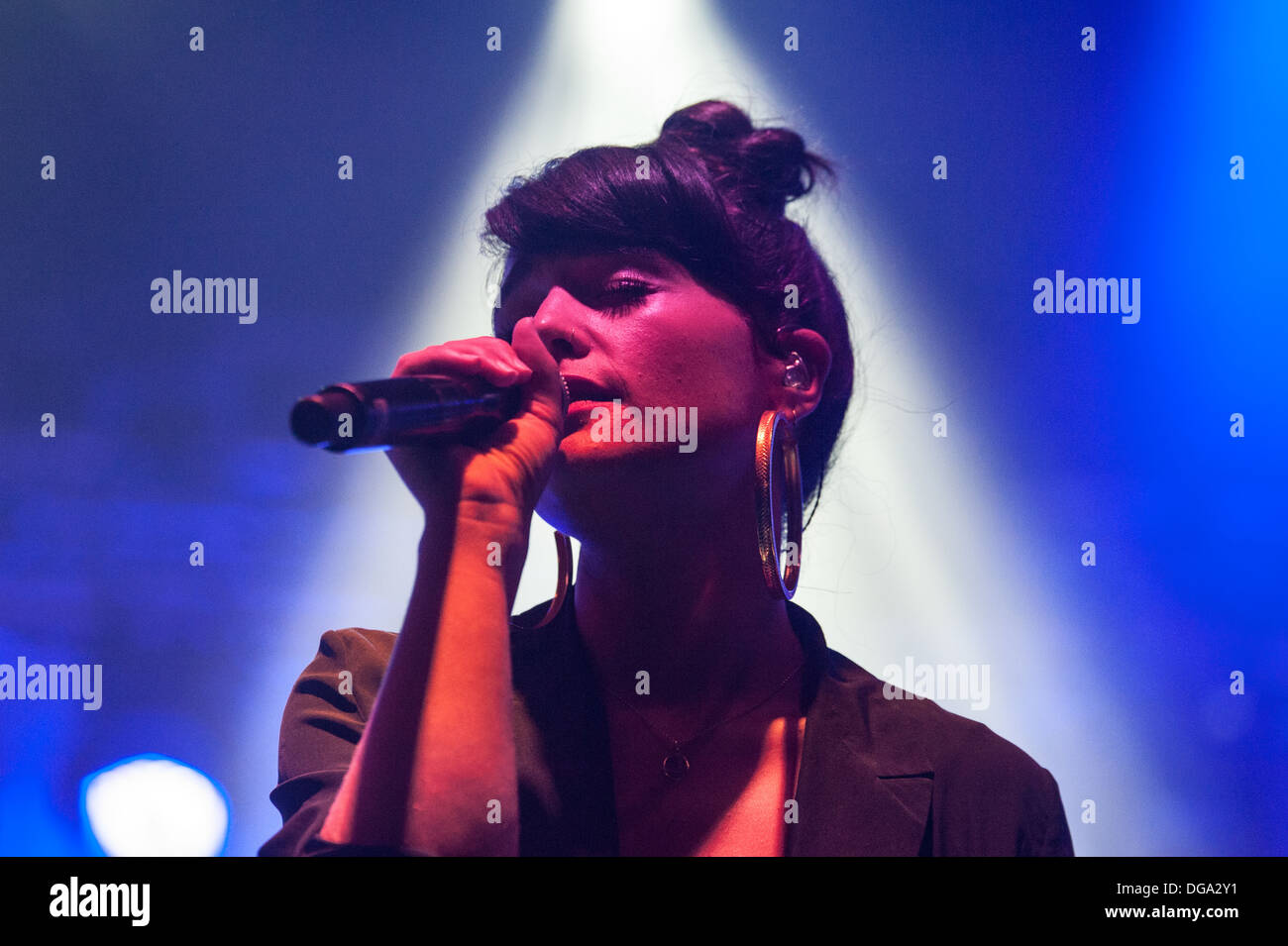 British singer jessie ware performs hi-res stock photography and images ...