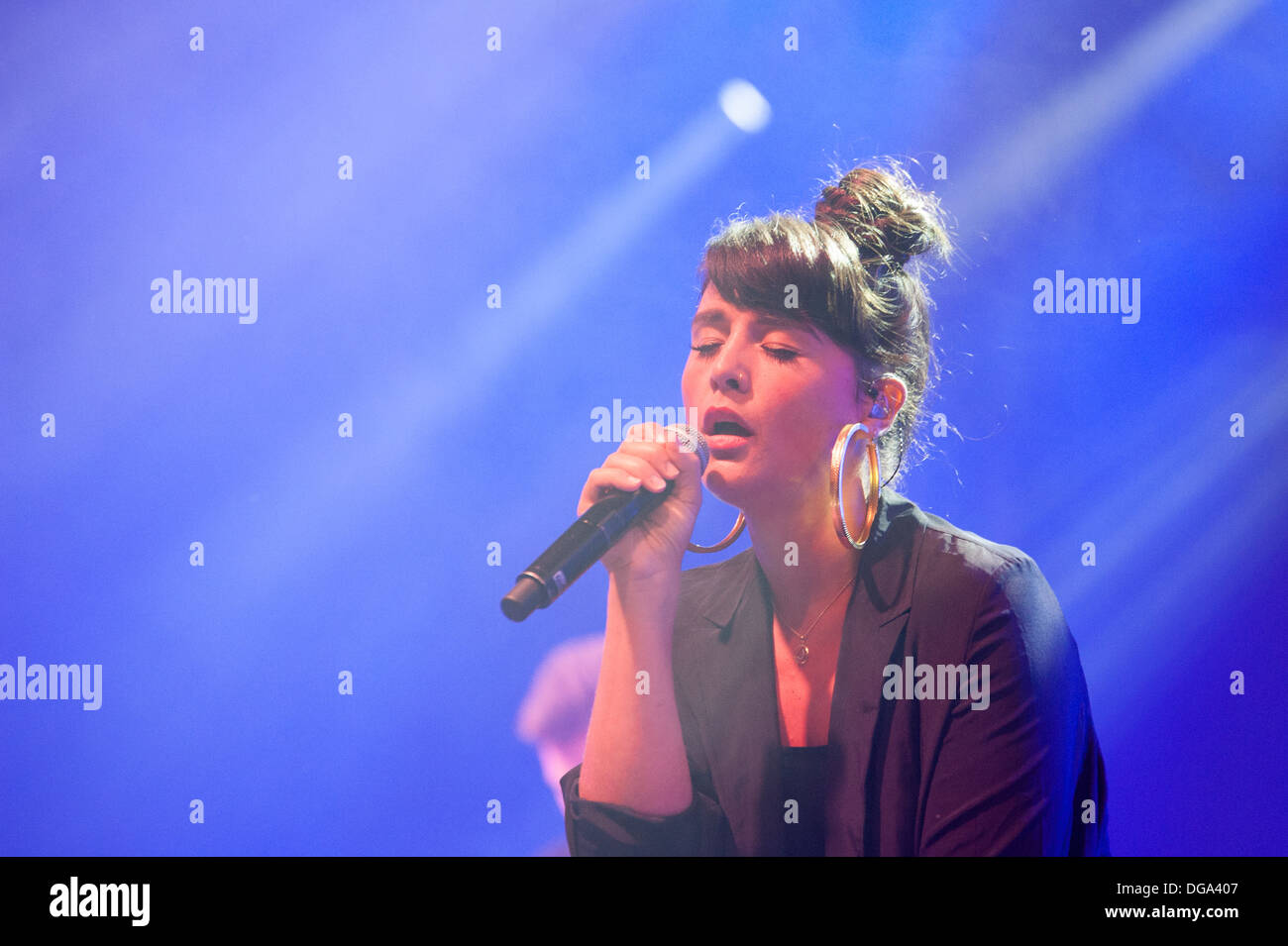British singer jessie ware performs hi-res stock photography and images ...