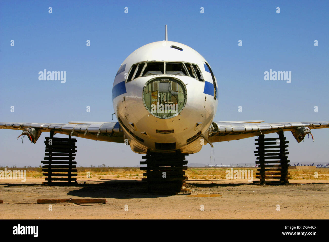 Airplane scrapyard hi-res stock photography and images - Alamy