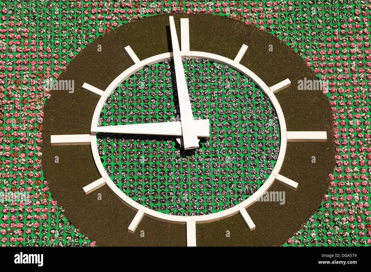 9 o'clock hi-res stock photography and images - Alamy