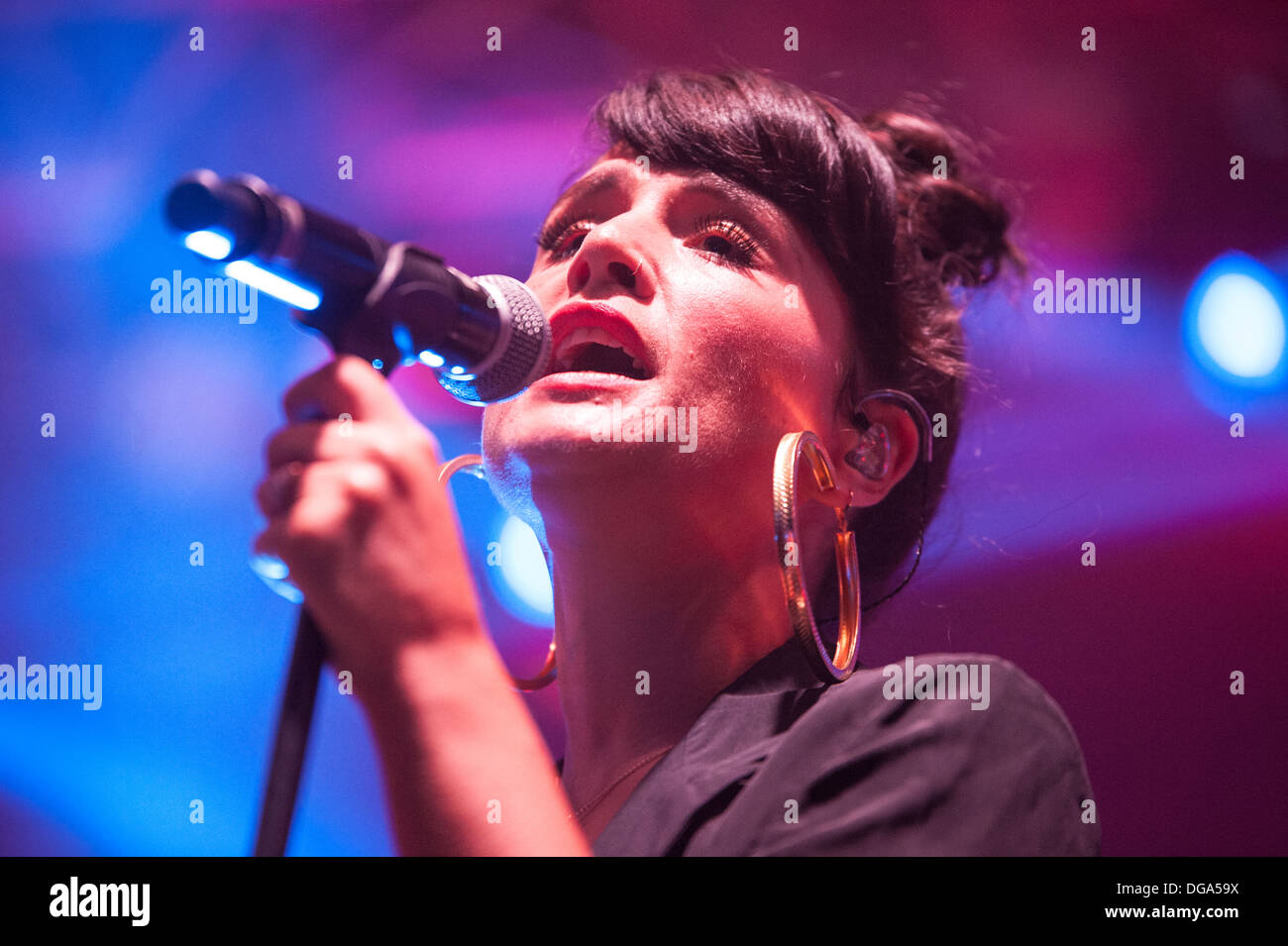 British singer jessie ware performs hi-res stock photography and images ...