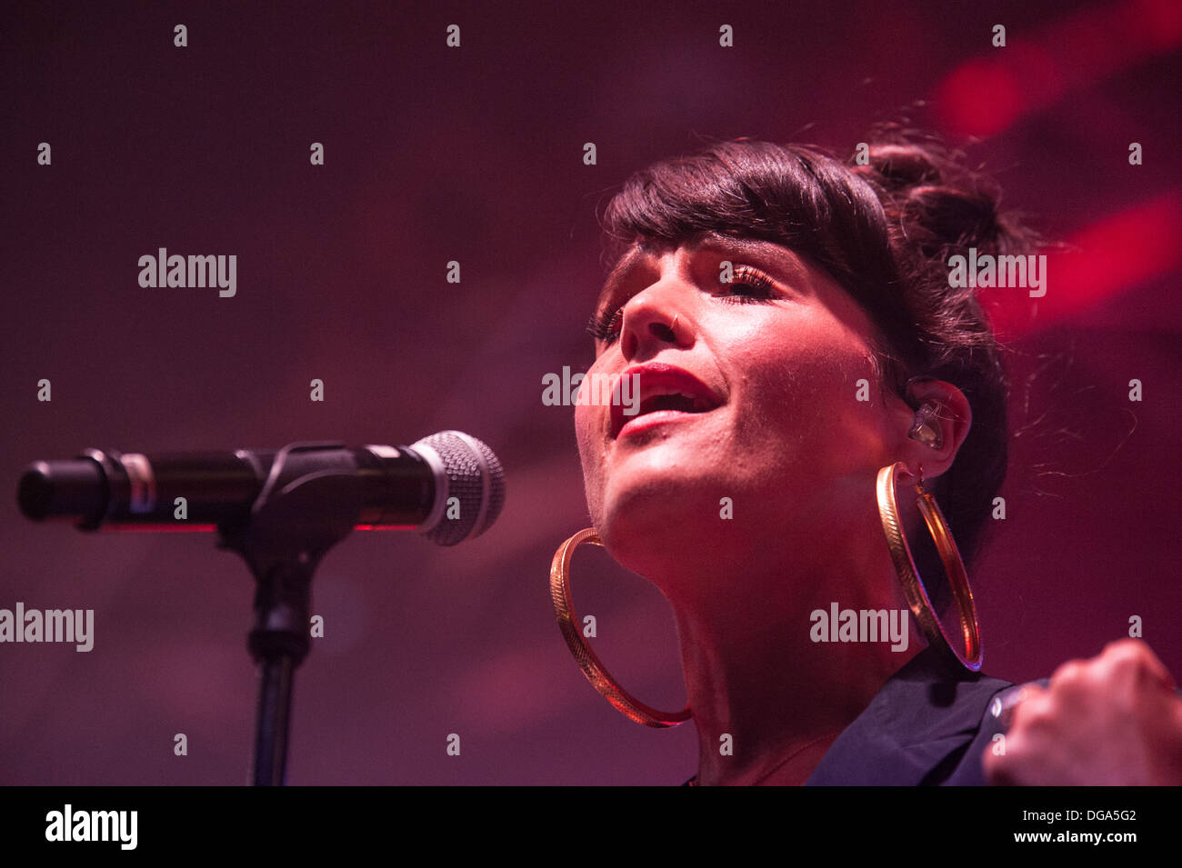British singer jessie ware performs hi-res stock photography and images ...