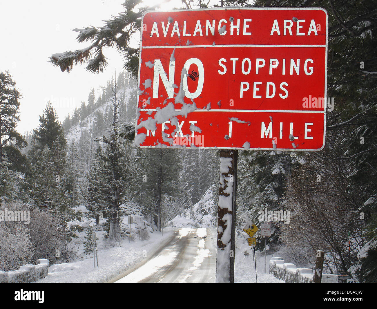 Avalanche sign california hi-res stock photography and images - Alamy