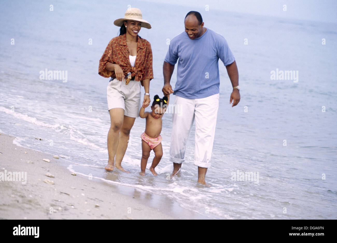 Overweight family beach hi-res stock photography and images - Alamy