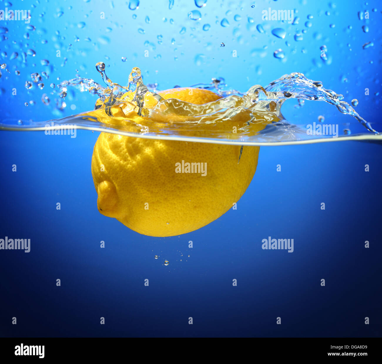 Yellow lemon in water splash Stock Photo - Alamy