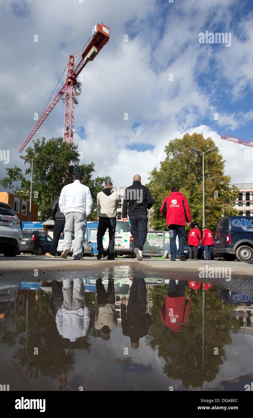 Romanian workers hi-res stock photography and images - Alamy
