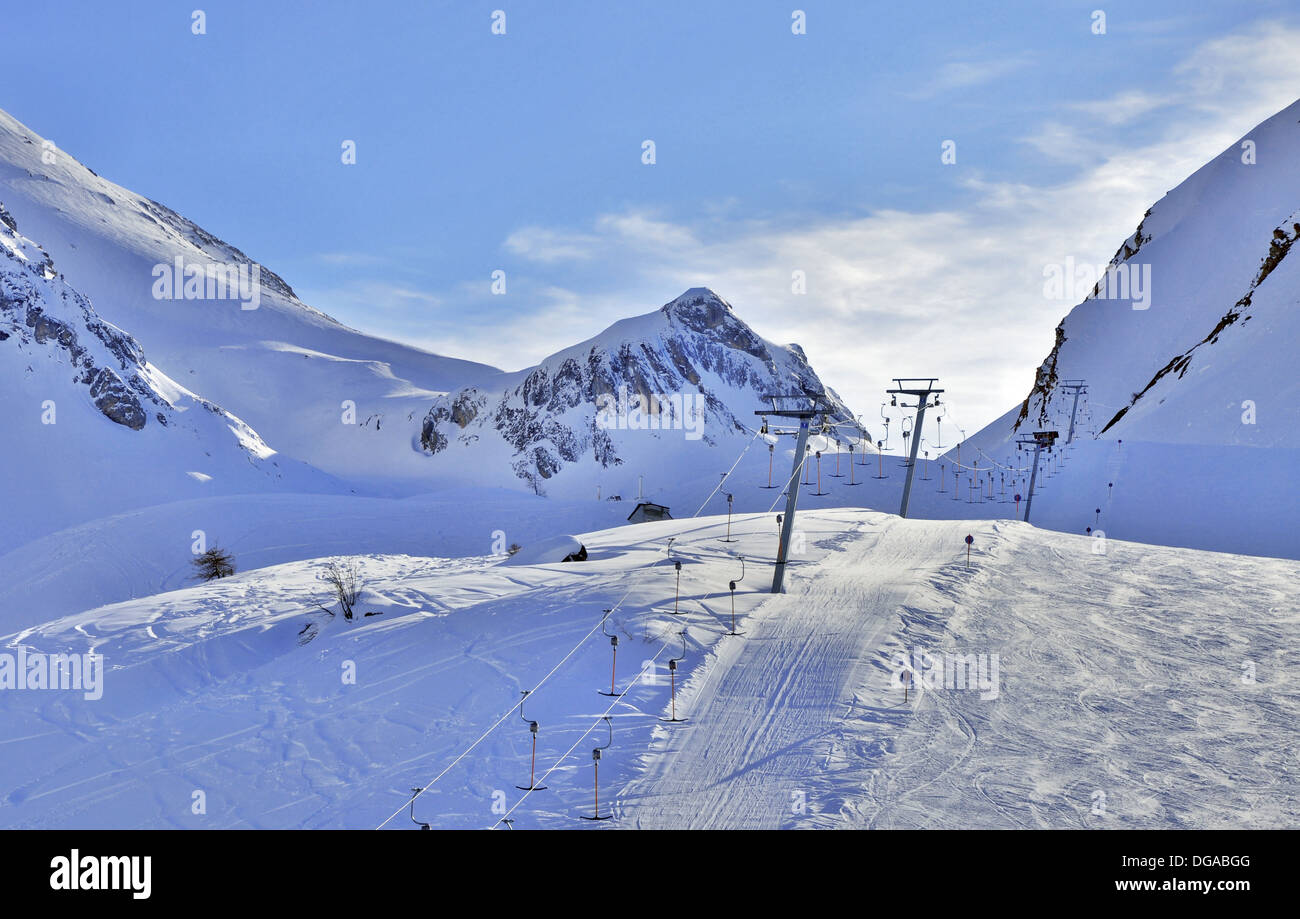Rope tow ski lift hi-res stock photography and images - Alamy