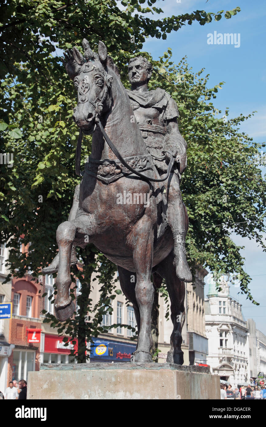 Statue gloucester hi-res stock photography and images - Alamy