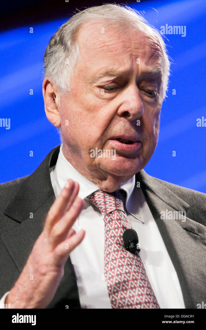 T. Boone Pickens, Chairman of BP Capital Management Stock Photo - Alamy