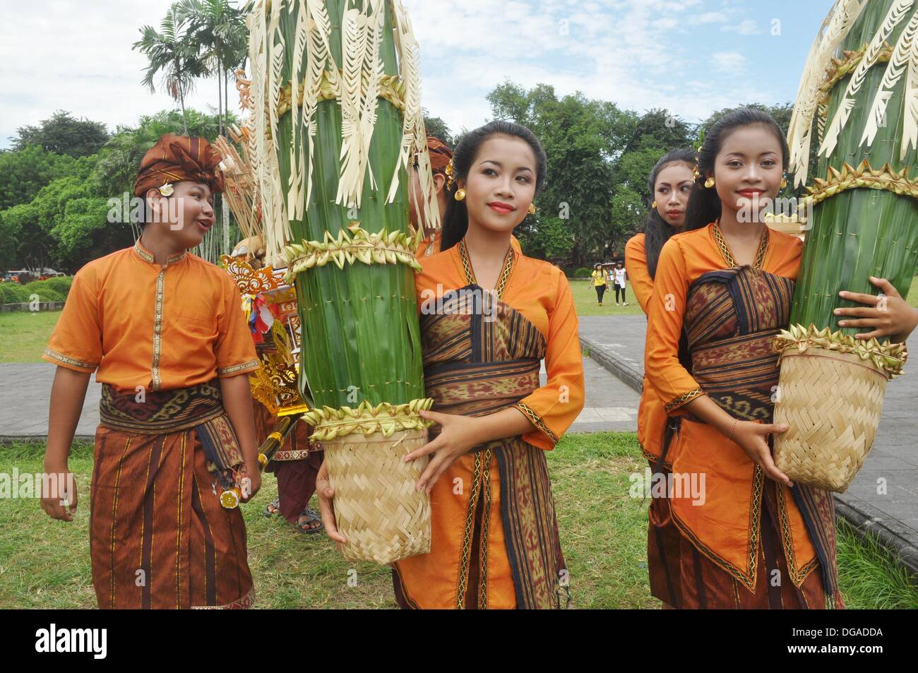 Denpasar (Bali, Indonesia): Balinese girls carrying offerings at the ...