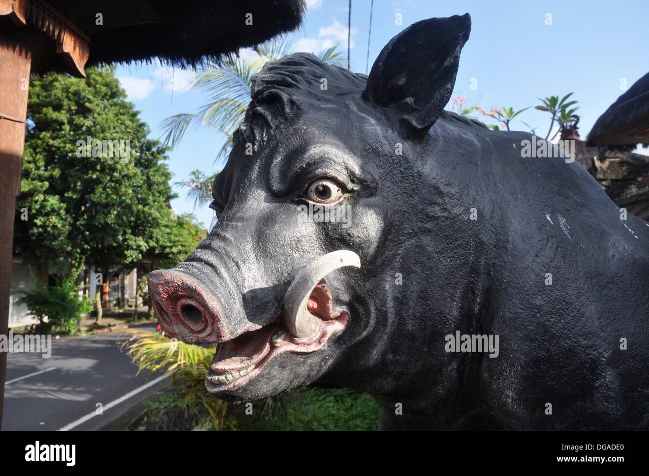 Statue of a boar hi-res stock photography and images - Alamy