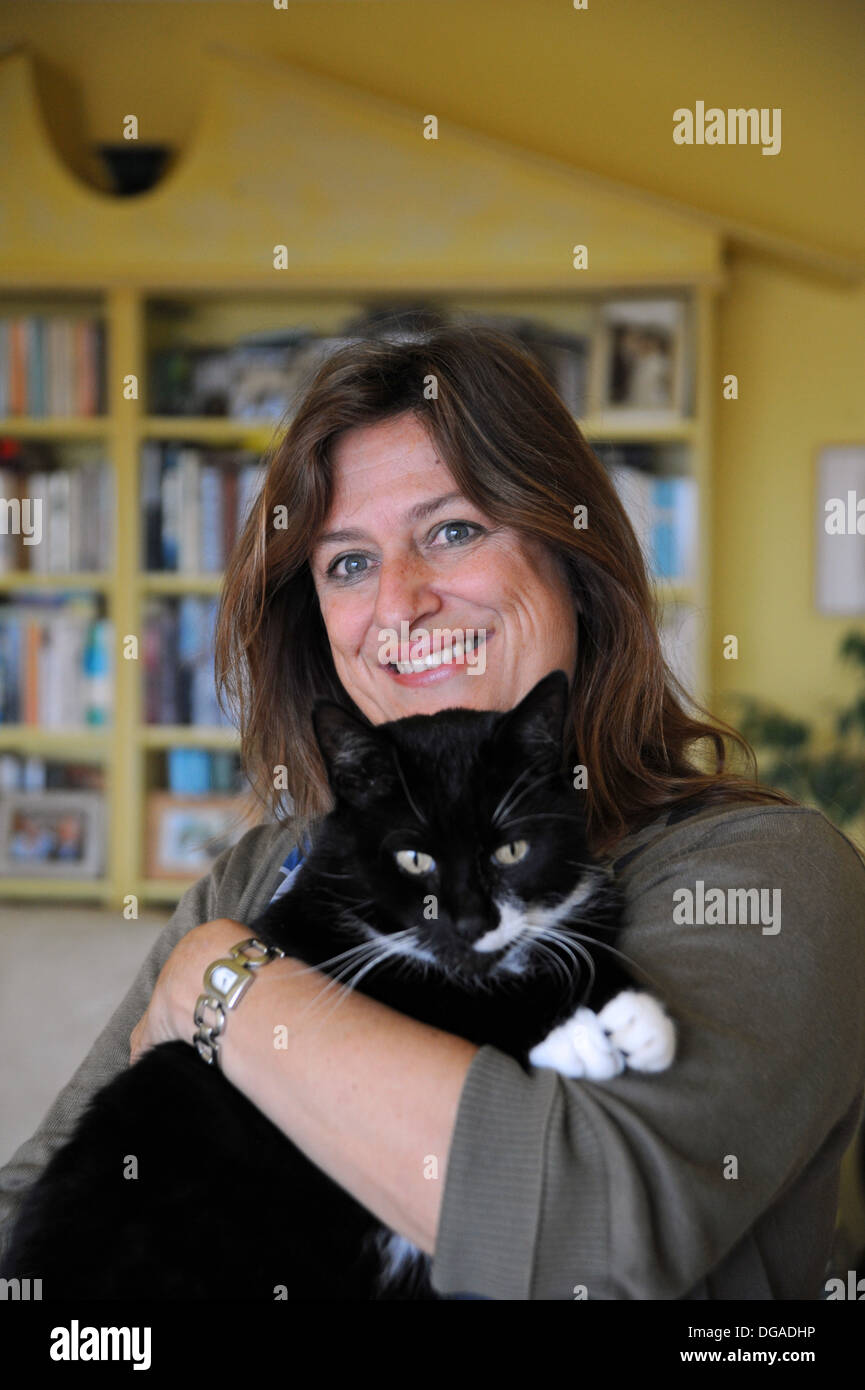 Crime writer author Elly Griffiths real name Domenica de Rosa at home ...