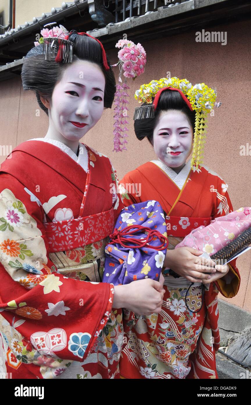 Geishas in gion hi-res stock photography and images - Alamy