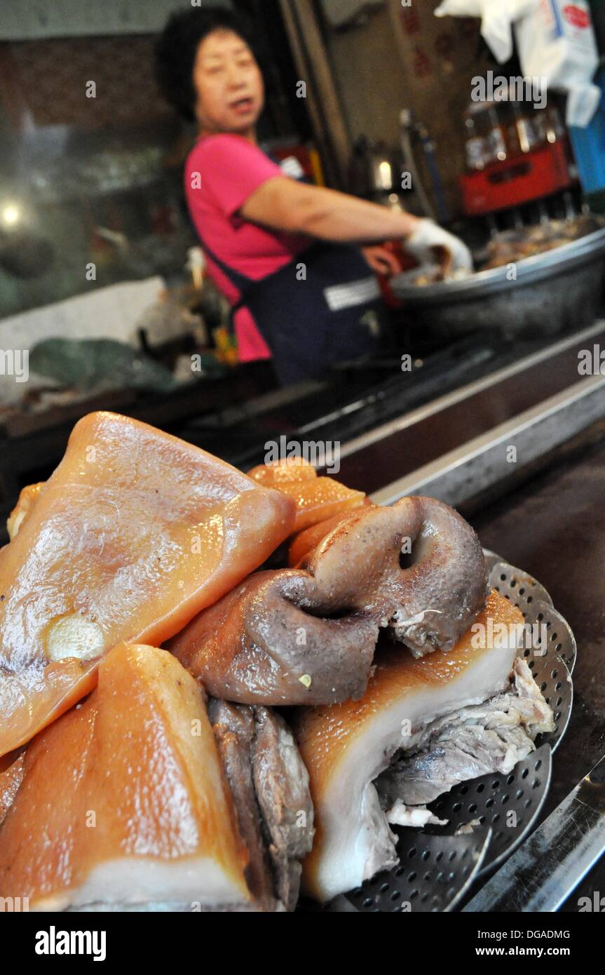 Itaewon food south korea hi-res stock photography and images - Alamy